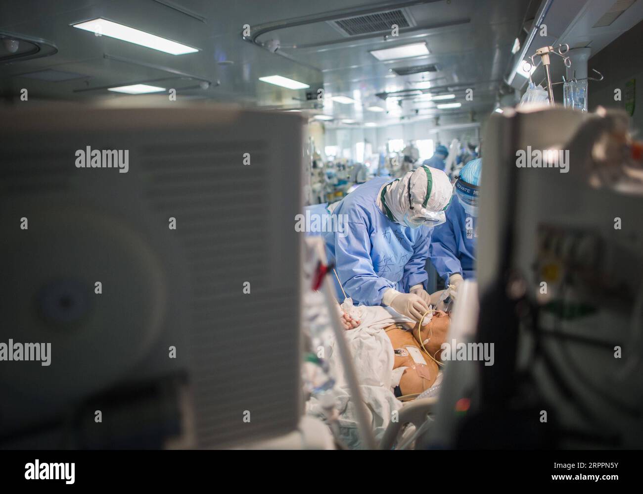 Hospital icu busy hi-res stock photography and images - Alamy