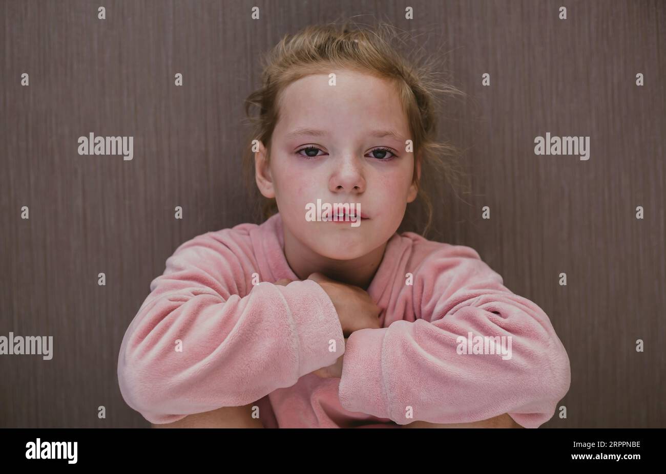 Dramatic photo of a crying kid Stock Photo - Alamy