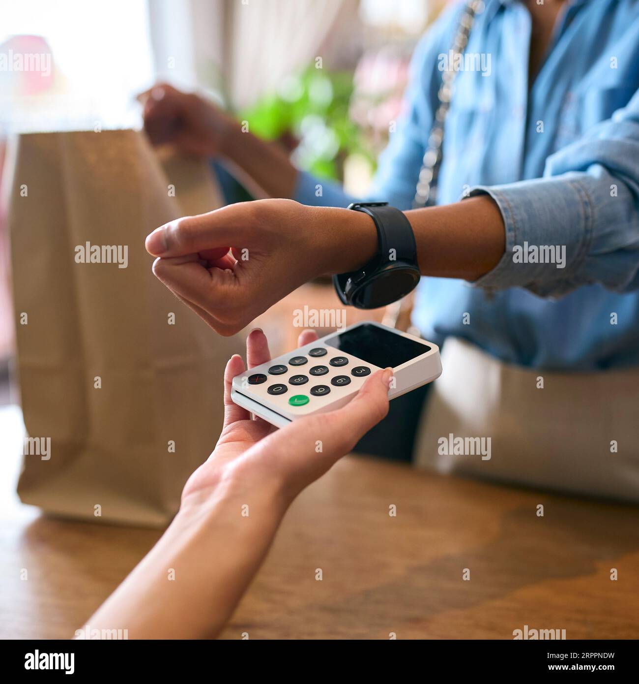 Smart watch store paying hi-res stock photography and images - Alamy