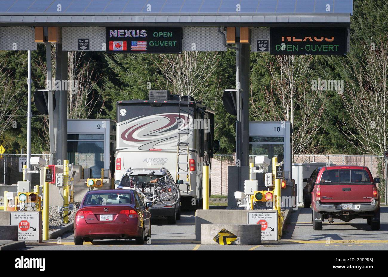 Douglas border crossing hi-res stock photography and images - Alamy