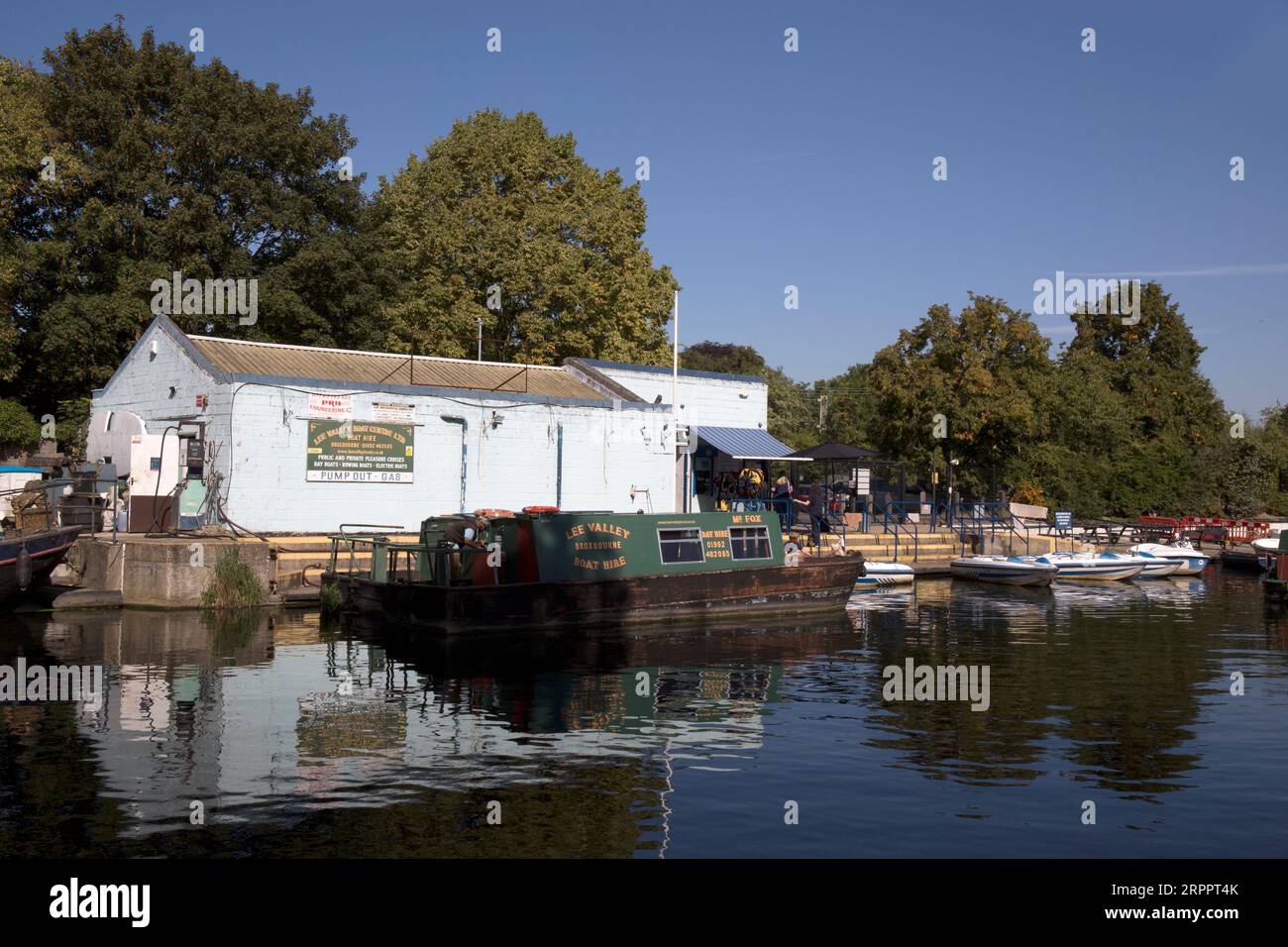 Lea river canal boats hi-res stock photography and images - Alamy