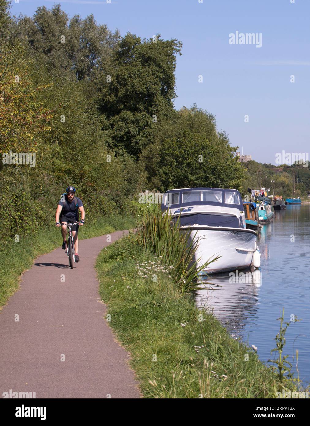 Cycling canal hertfordshire hi-res stock photography and images - Alamy