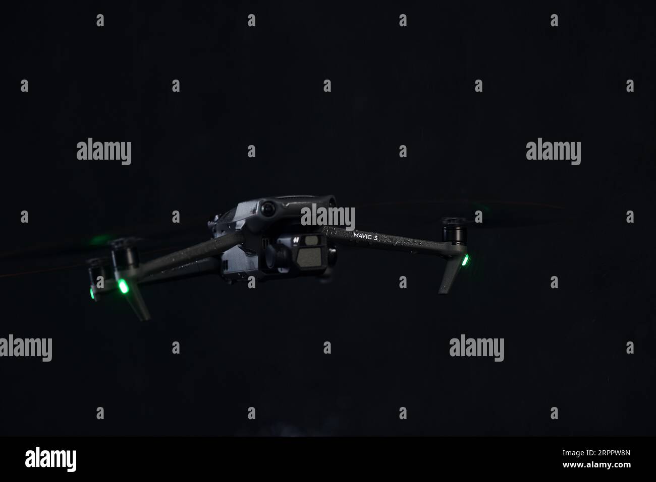 Flying a quadcopter at night, in the rain. DJI Mavic 3 - flying a ...