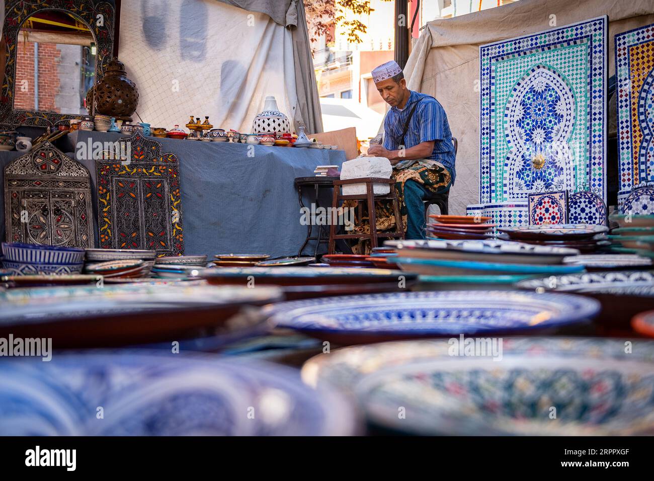 Oman traditional crafts hi-res stock photography and images - Alamy