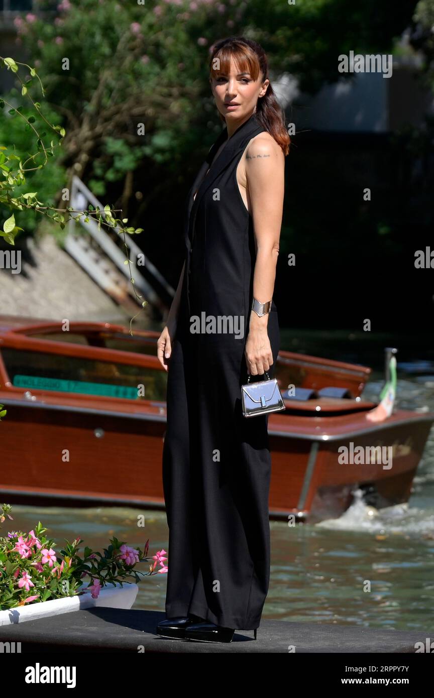 Andrea Delogu bei der Ankunft am Pier des Hotels Excelsior auf der ...