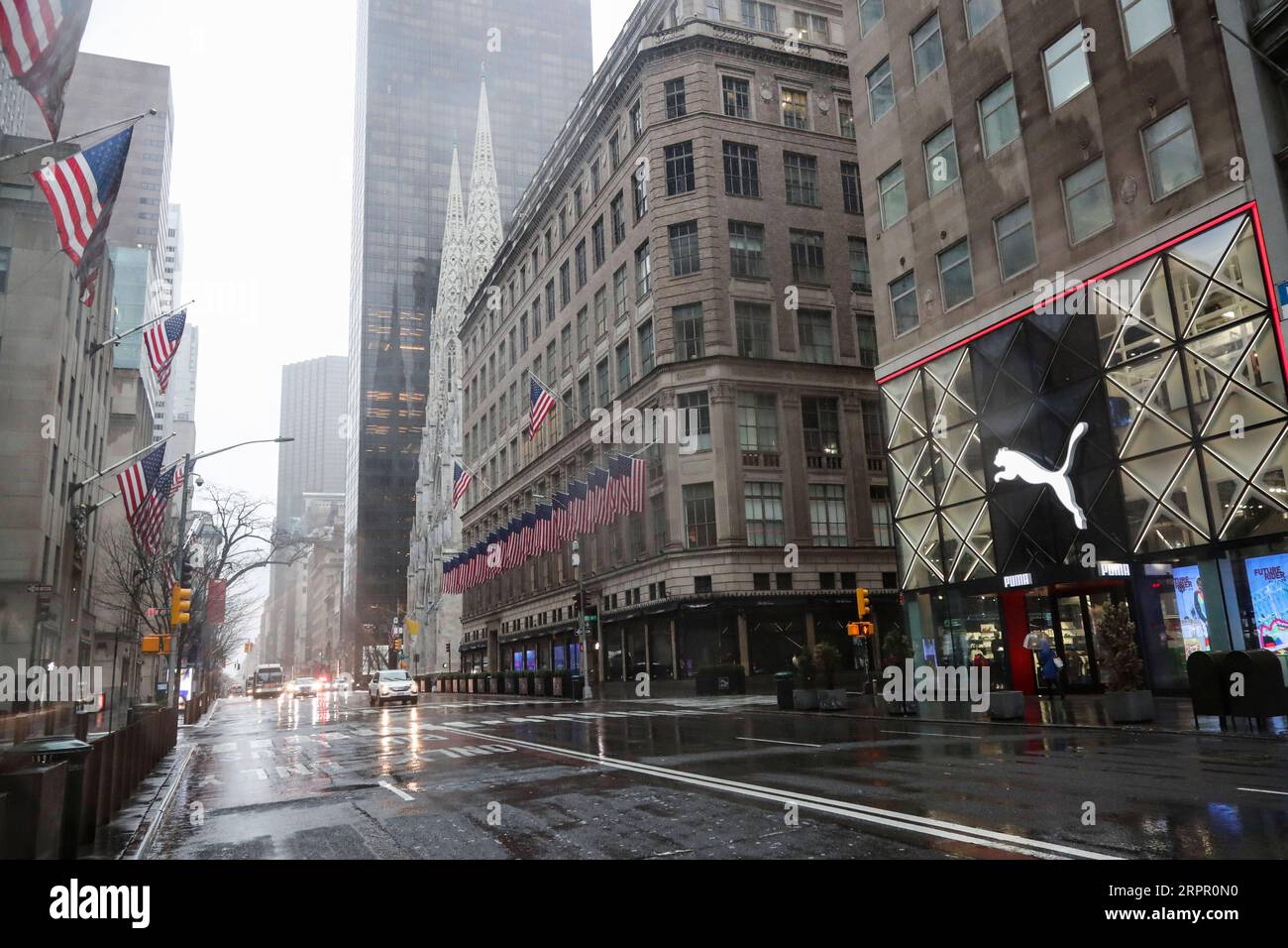 24 fifth avenue hi-res stock photography and images - Alamy