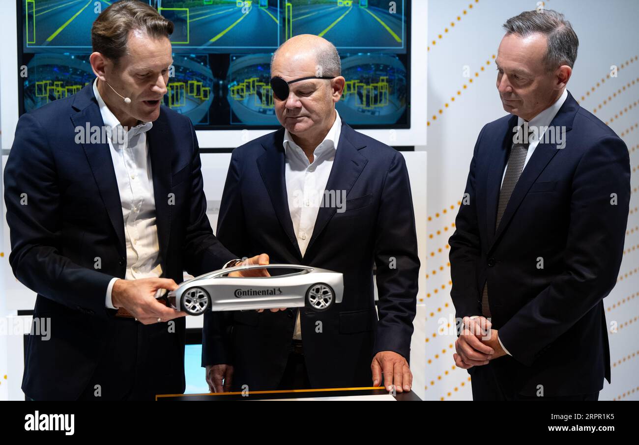 Munich, Germany. 05th Sep, 2023. Nikolai Setzer (l-r), CEO of ...