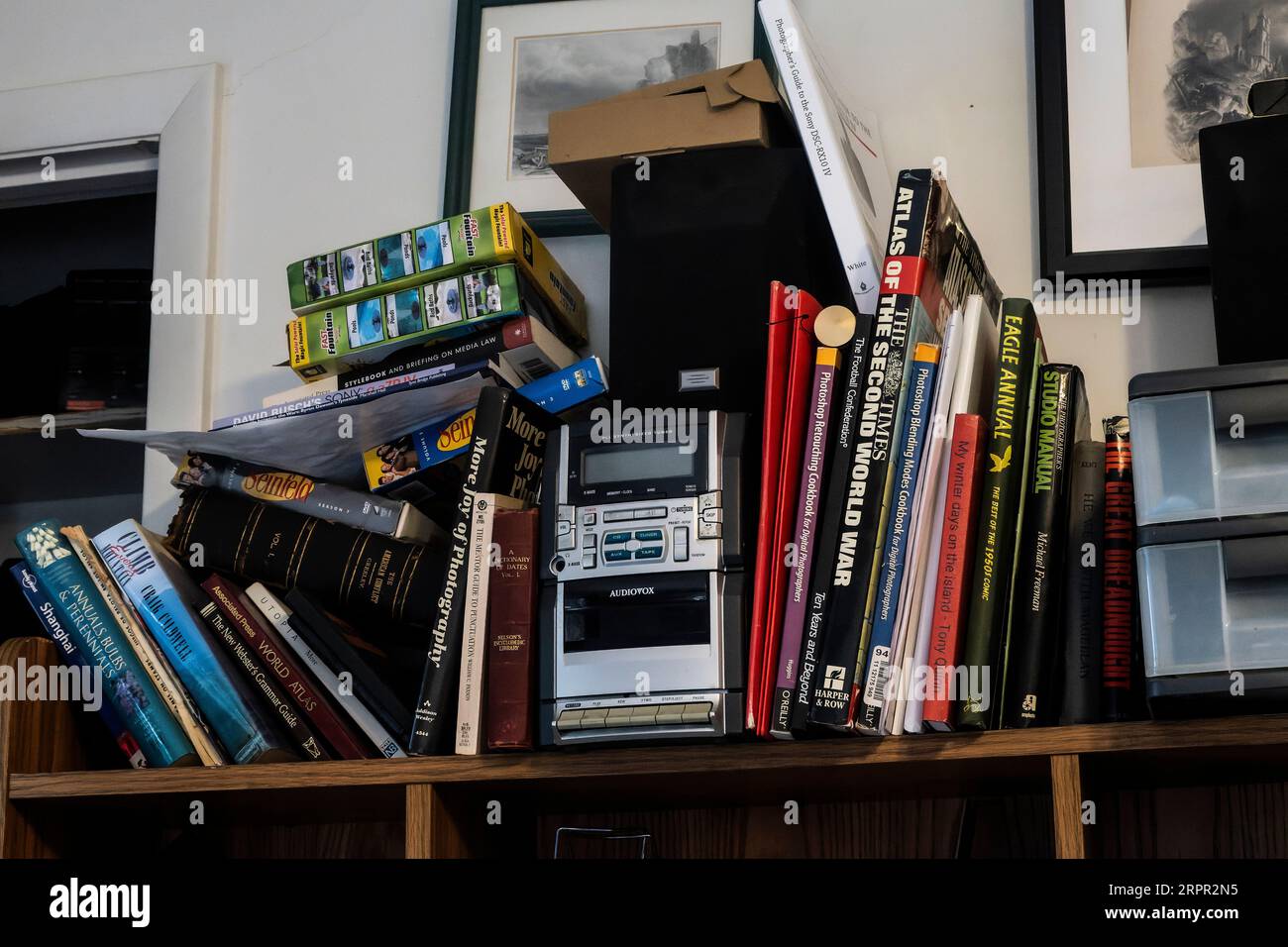 Top shelf hi-res stock photography and images - Alamy