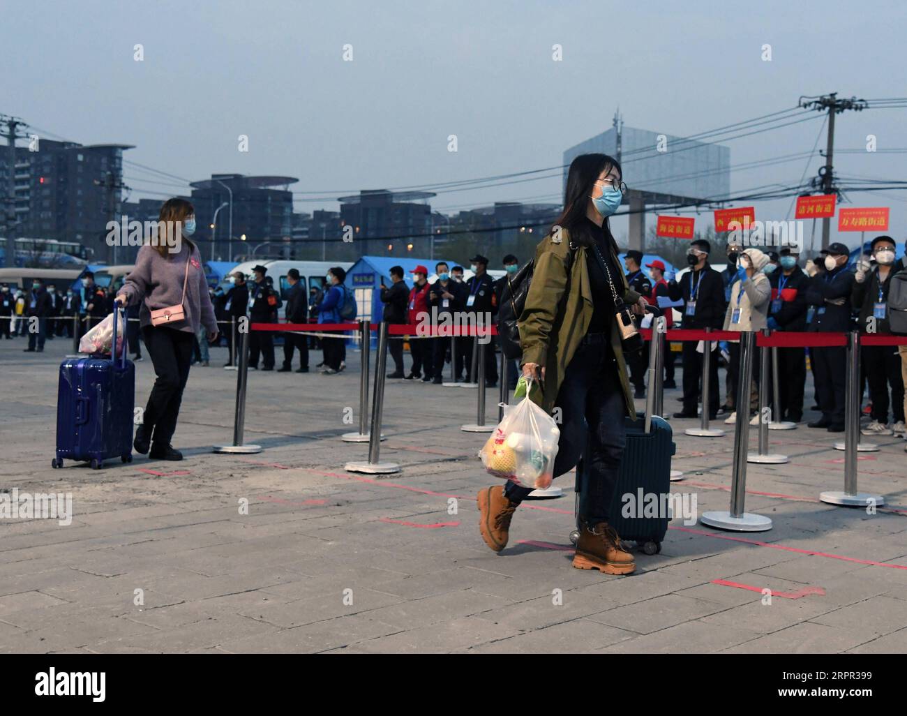 People starting to arrive hi-res stock photography and images - Alamy
