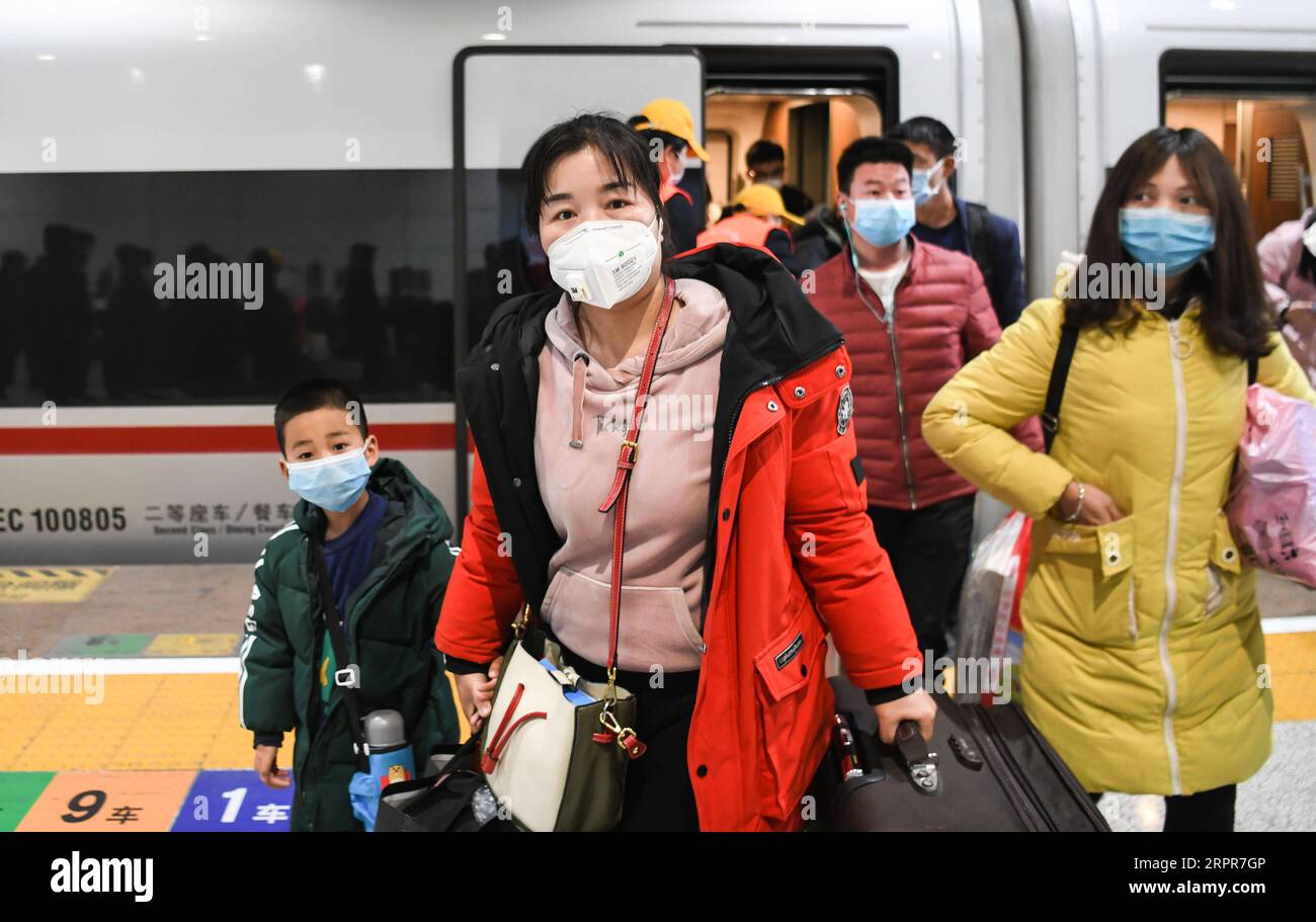 China wuhan railway inbound hi-res stock photography and images - Alamy