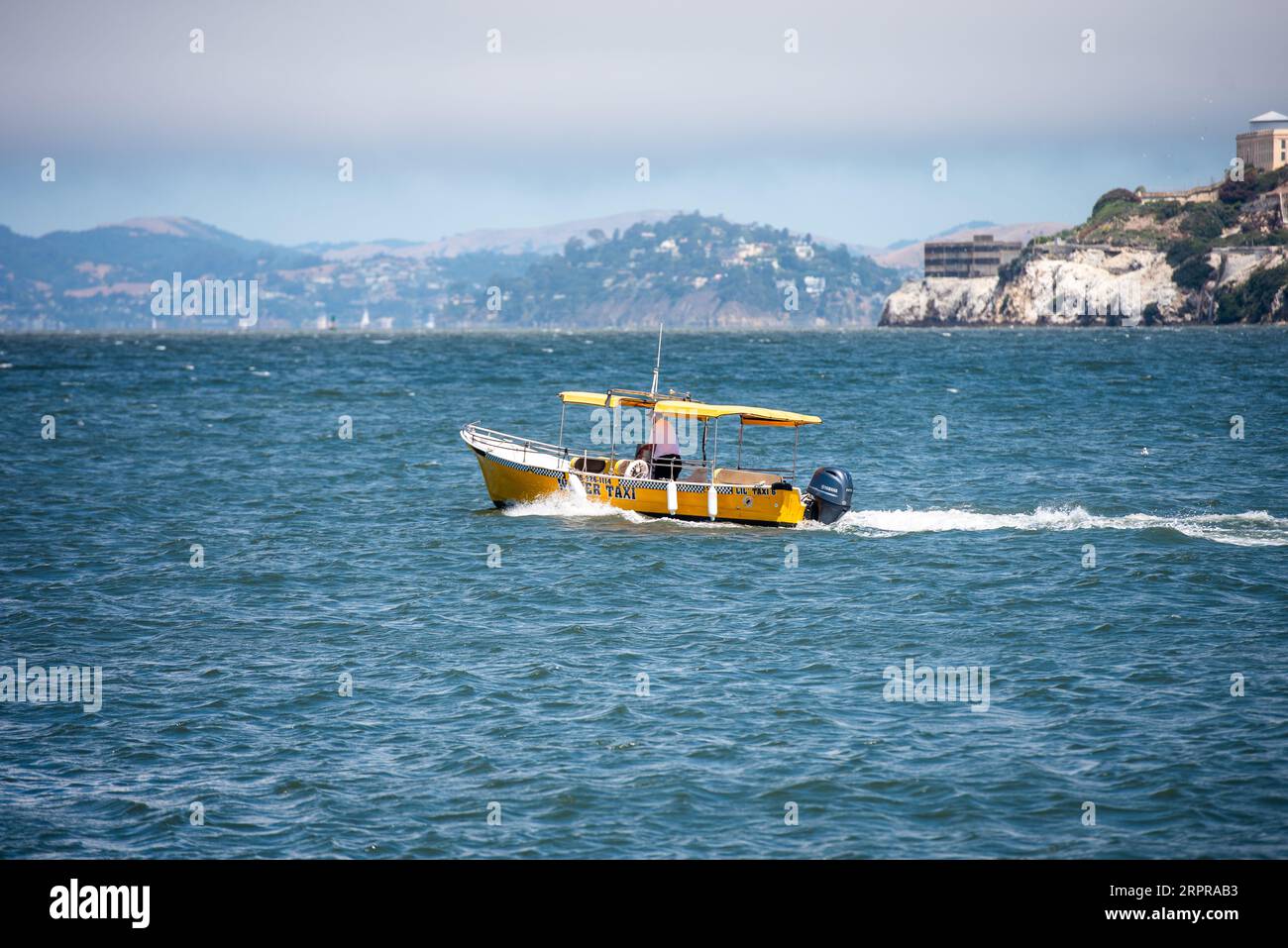 Boat passing alcatraz island prison hi-res stock photography and images ...