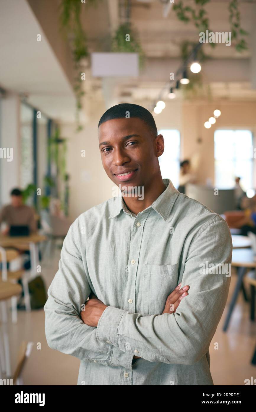 Black ceo at standing desk hi-res stock photography and images - Alamy