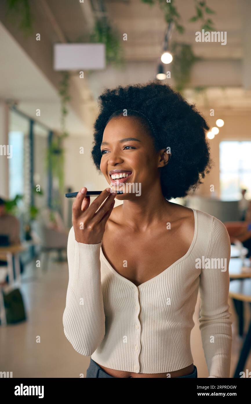 Talking into mic hi-res stock photography and images - Alamy