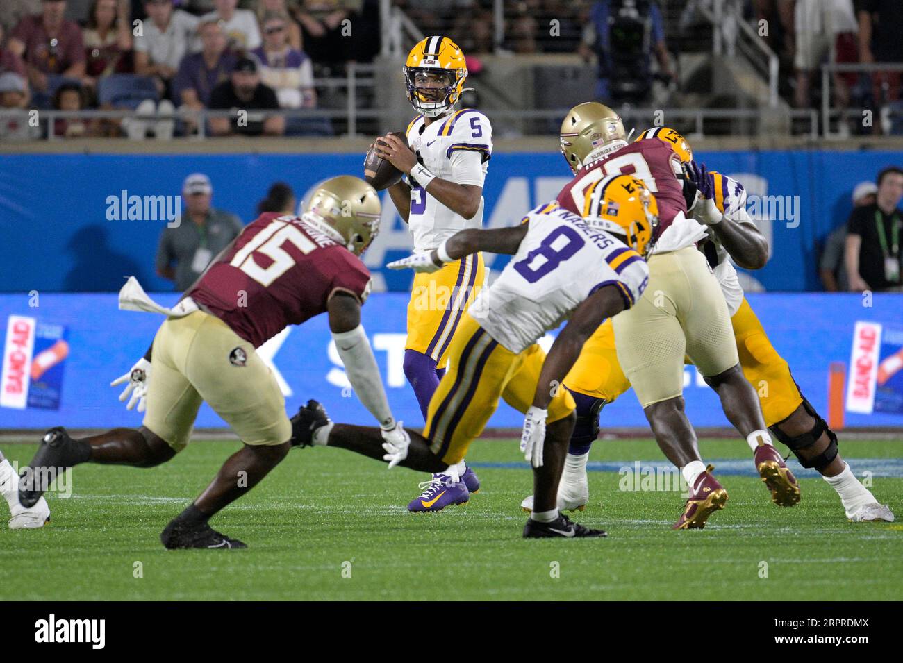 LSU quarterback Jayden Daniels (5) looks for a receiver during the ...