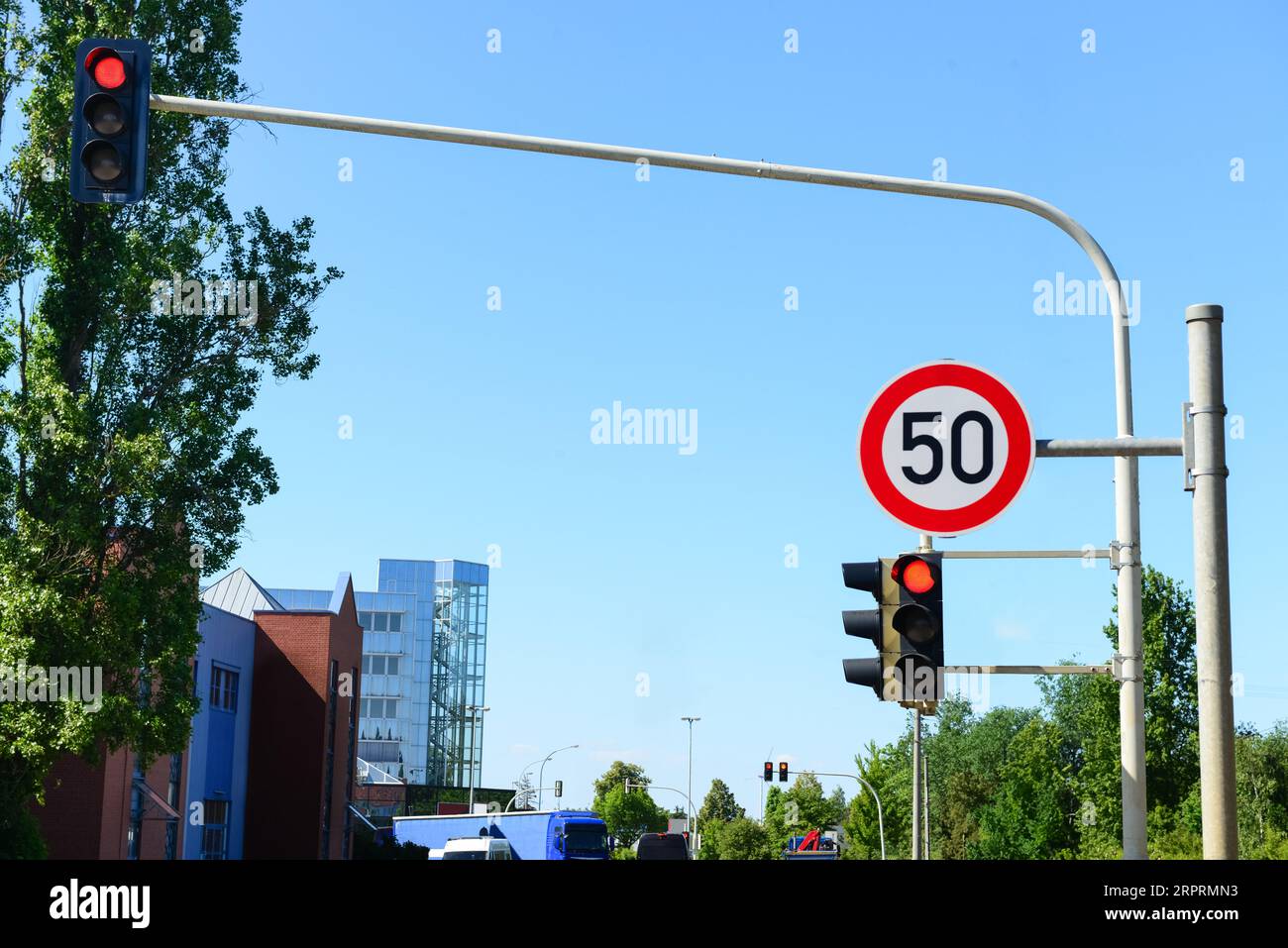 View of traffic lights with 50 speed limit sign in city Stock Photo - Alamy