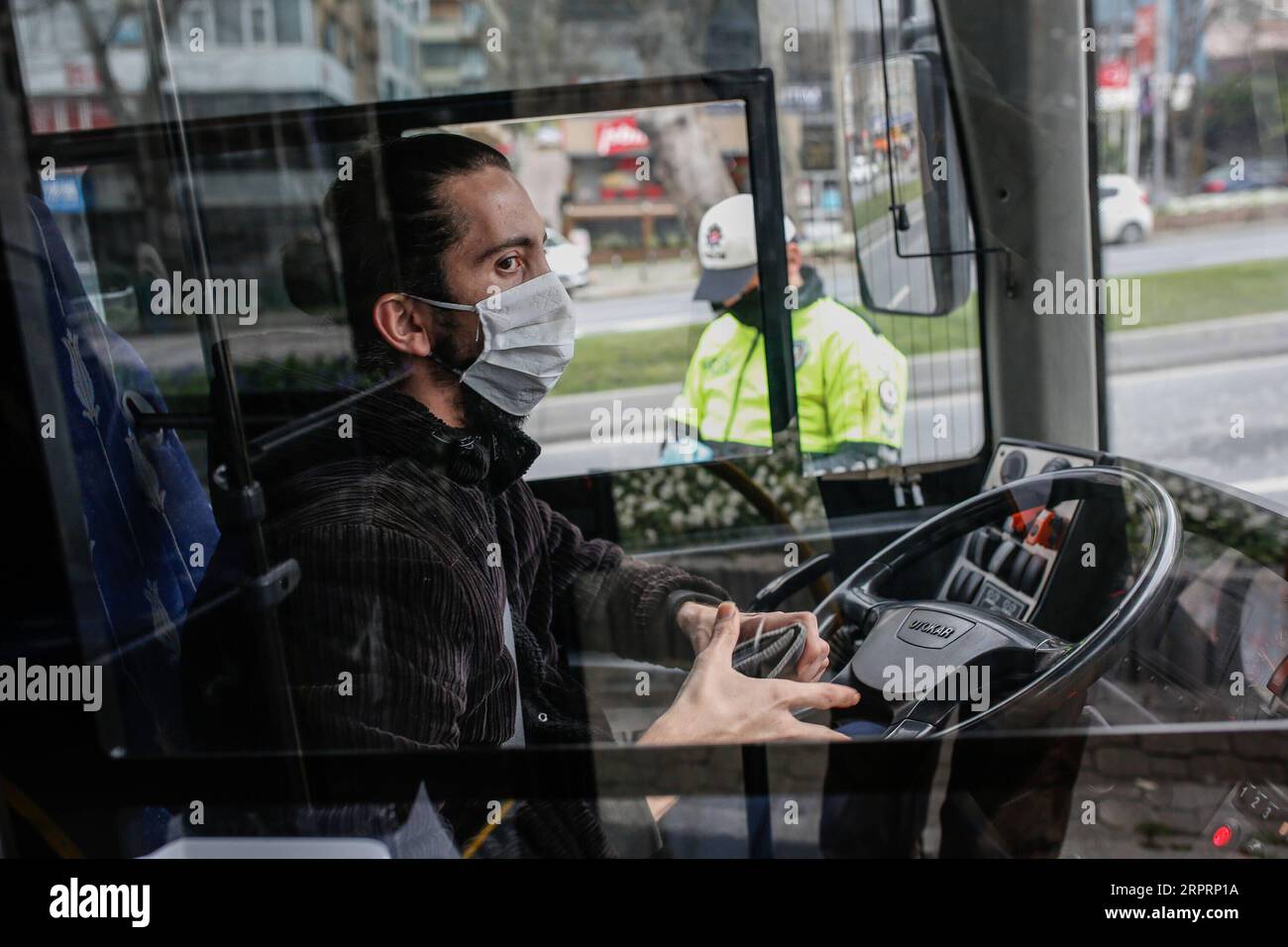 Number 7 bus hi-res stock photography and images - Alamy