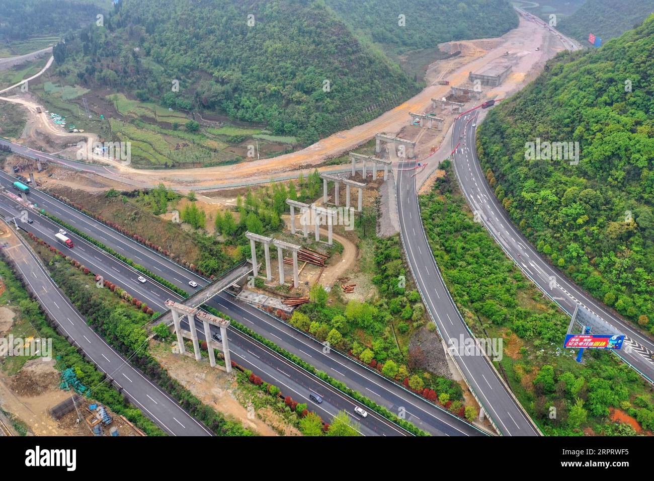 200408 -- ANSHUN, April 8, 2020 -- Aerial photo taken on April 8, 2020 ...