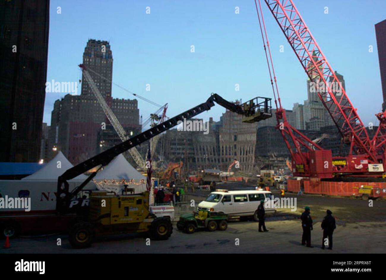 Cleanup operations at the ruins of the World Trade Center, New York ...