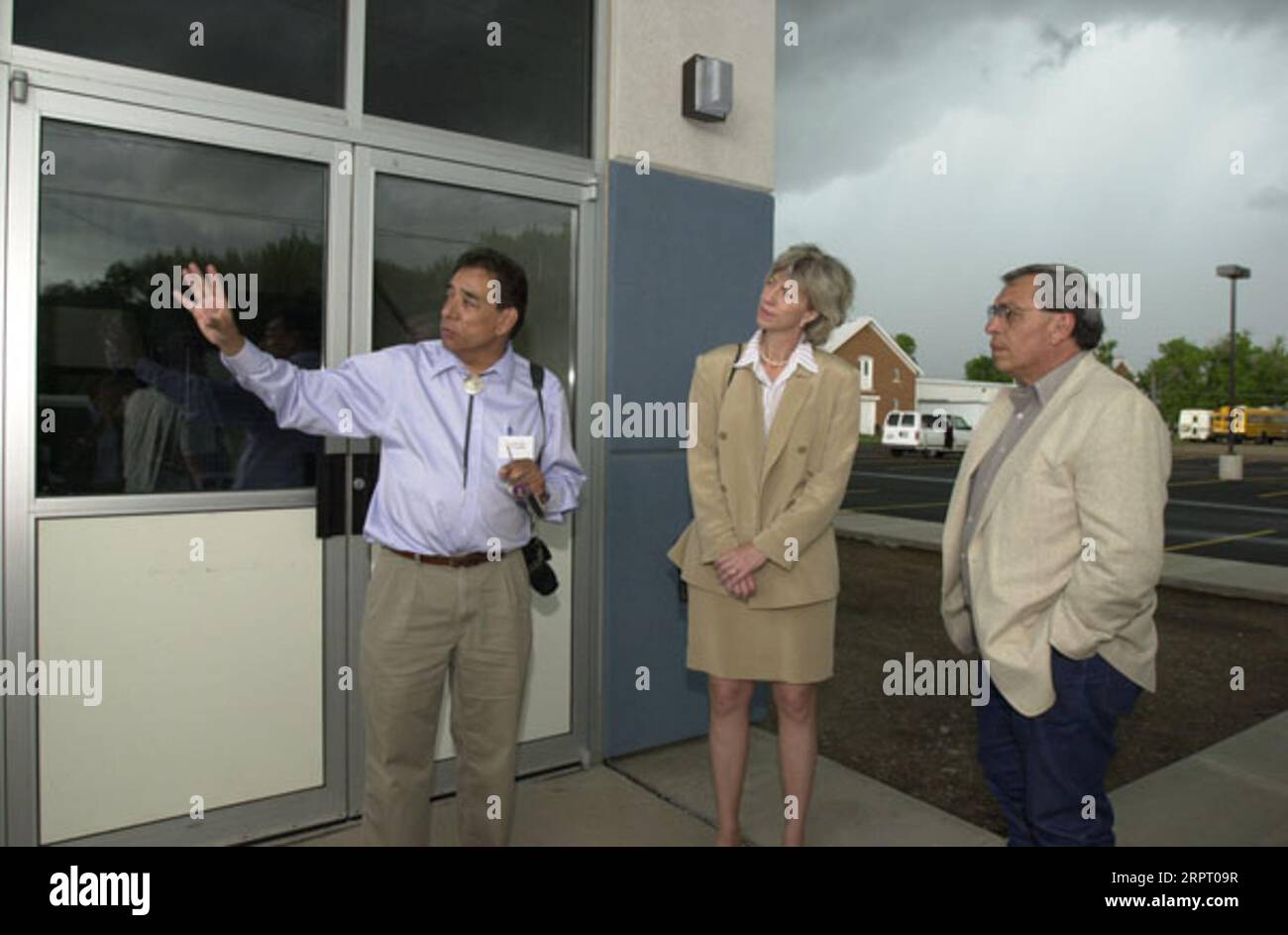 Secretary Gale Norton, center, with United Tribes Technical College ...