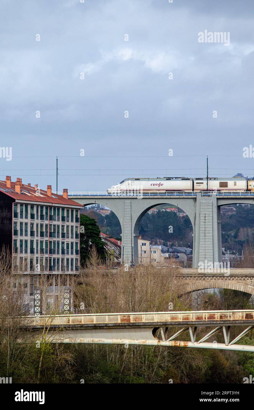 Construction ave rail train bridge hi-res stock photography and images - Alamy