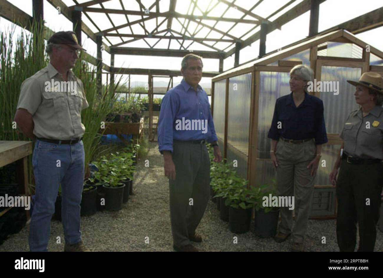Ralph Waycott, far left, volunteer coordinator for the Rancho Sierra ...