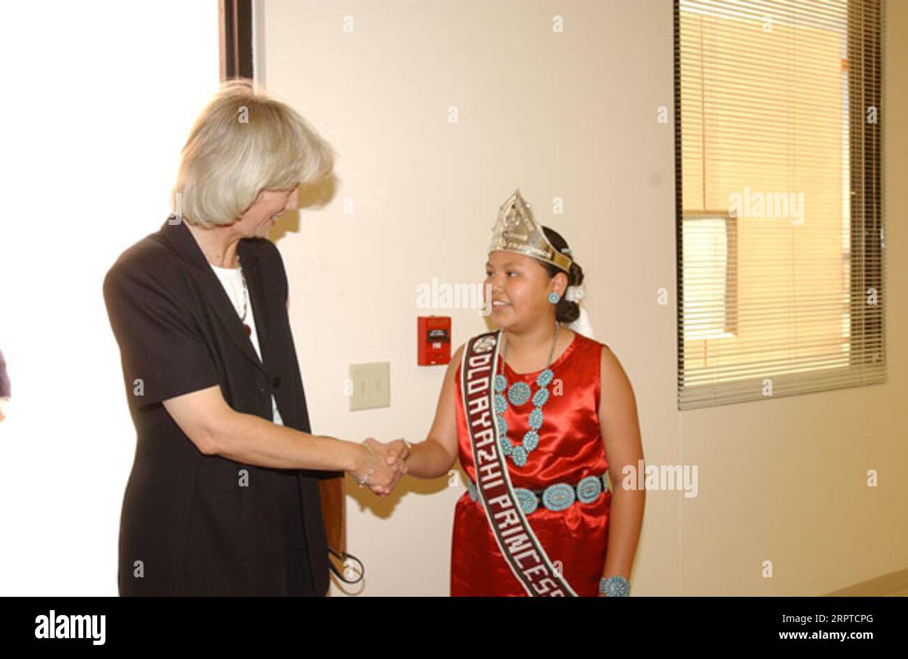 Secretary Gale Norton touring the newly opened Baca/Dlo'ay azhi ...