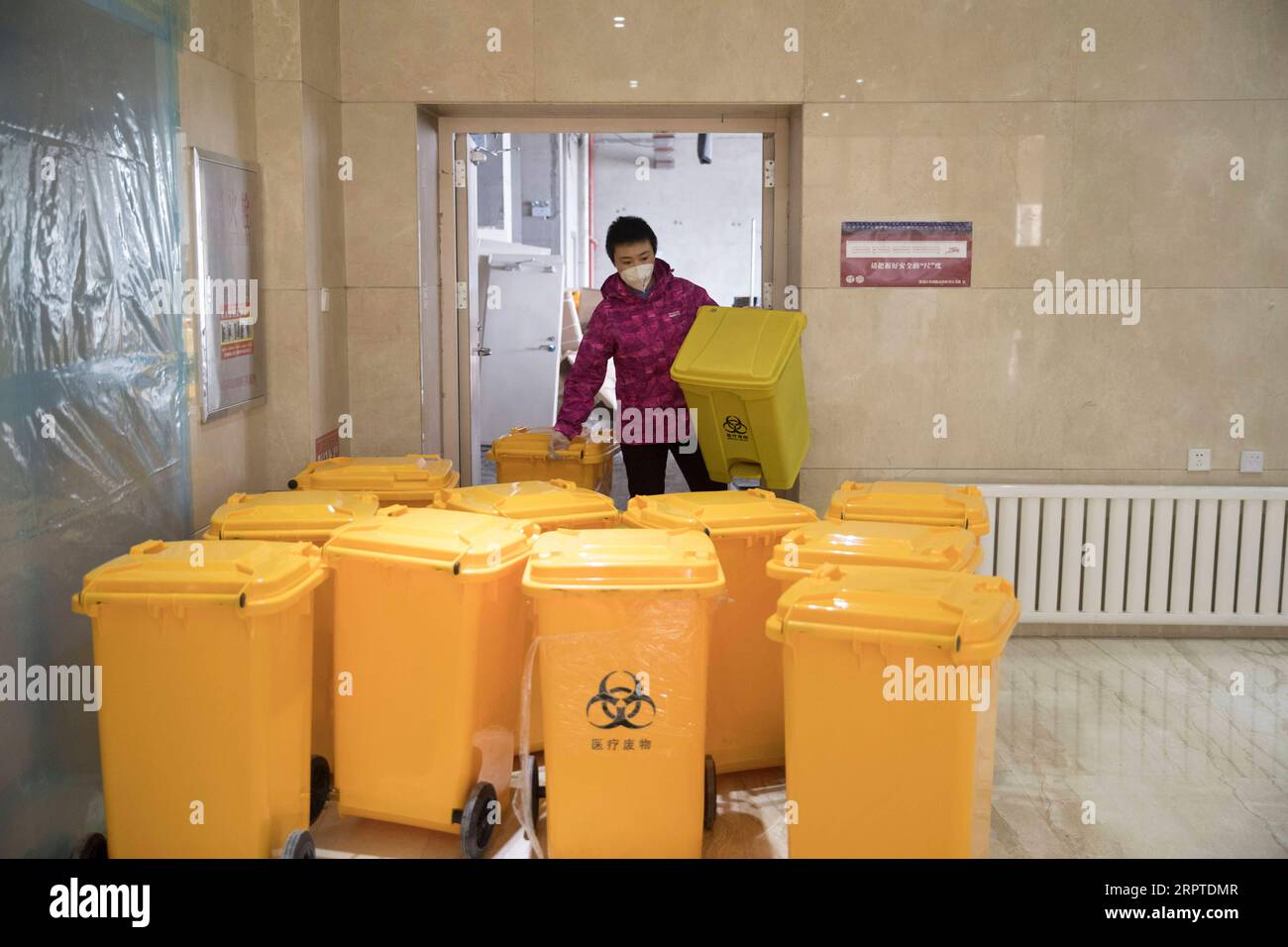 Hospital bins waste hi-res stock photography and images - Alamy