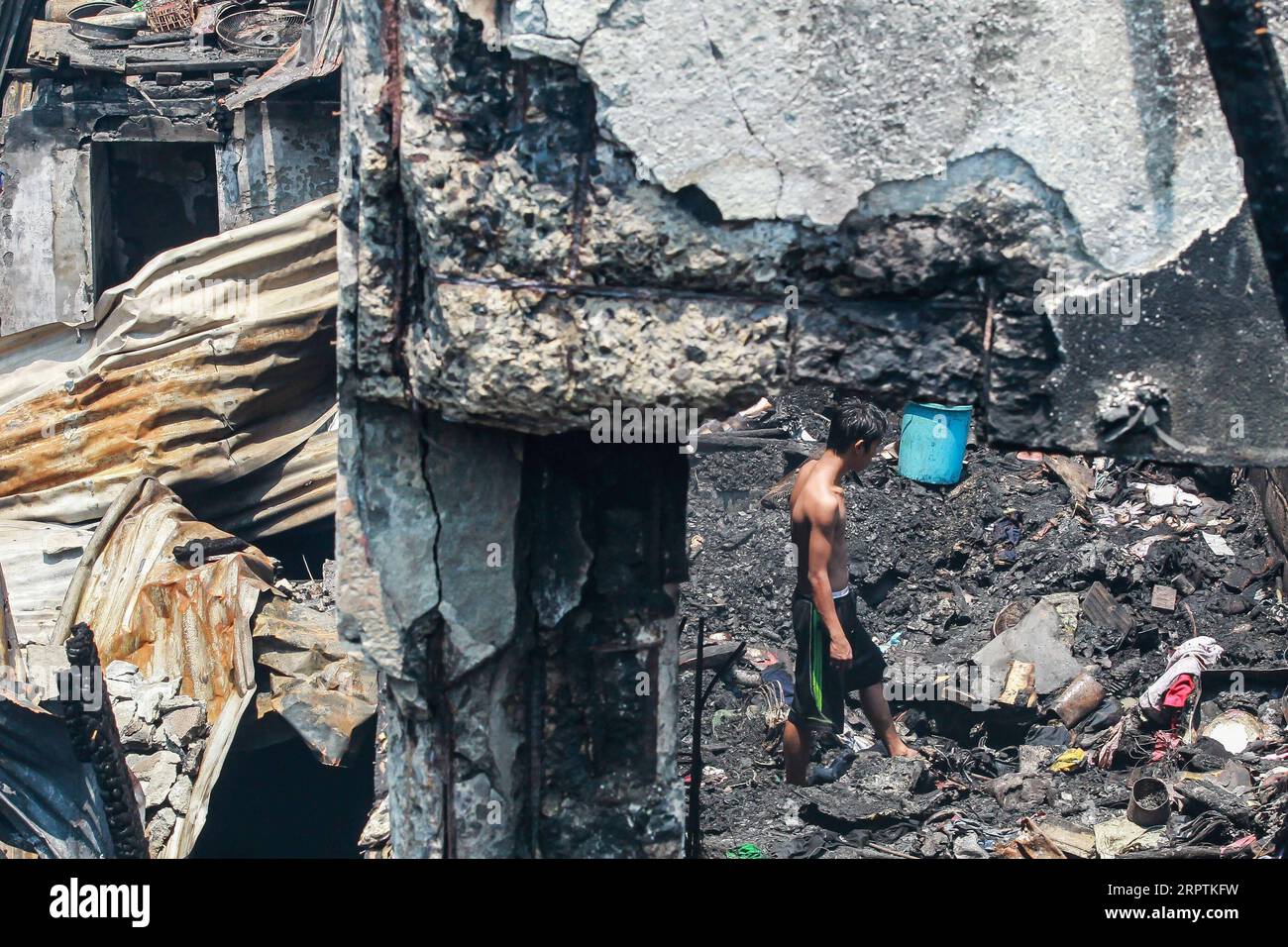 Philipines manila slum fire hi-res stock photography and images - Alamy