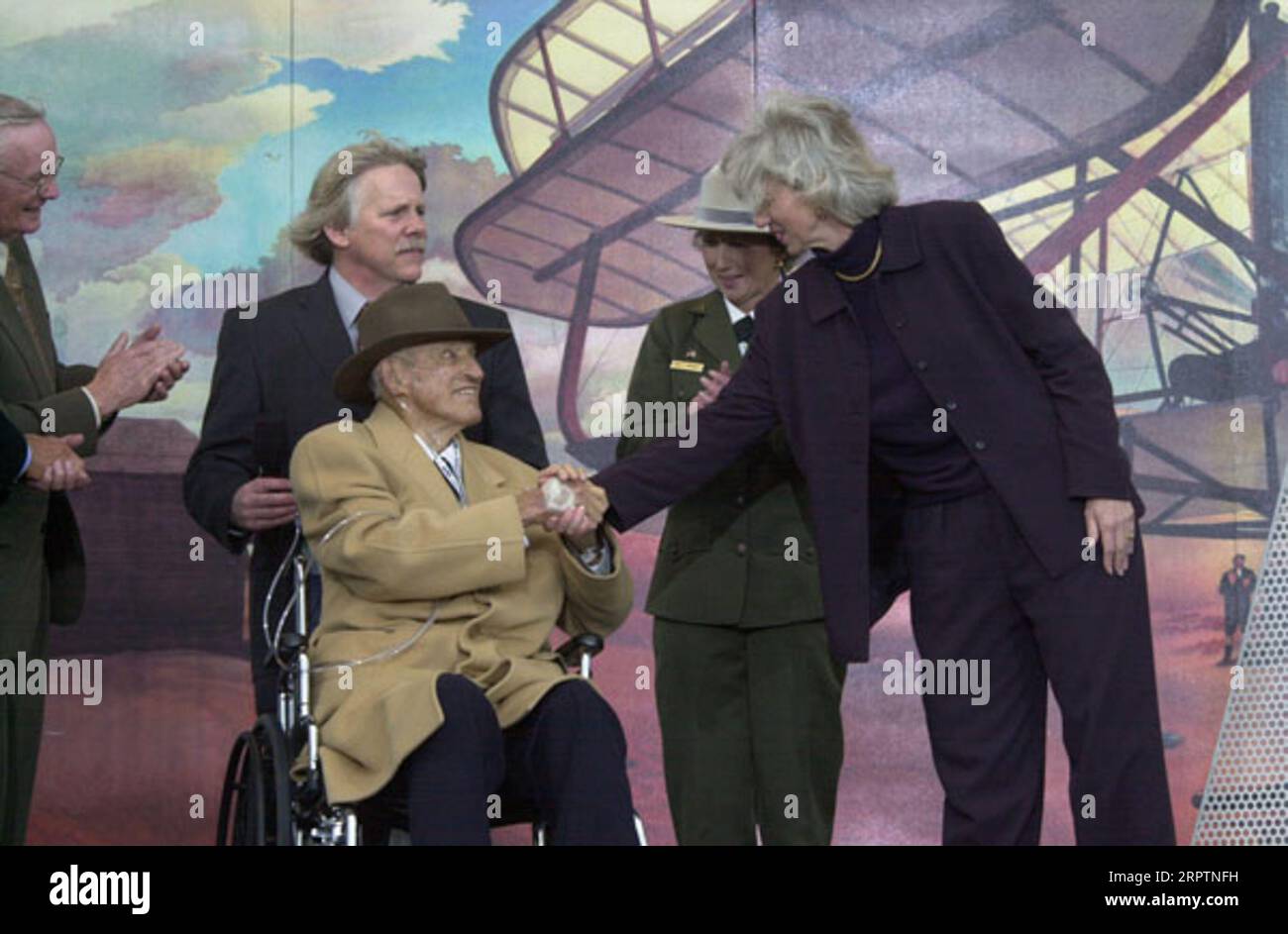 Harry Combs, aviation pioneer and donor of 1903 Wright flyer replica to ...