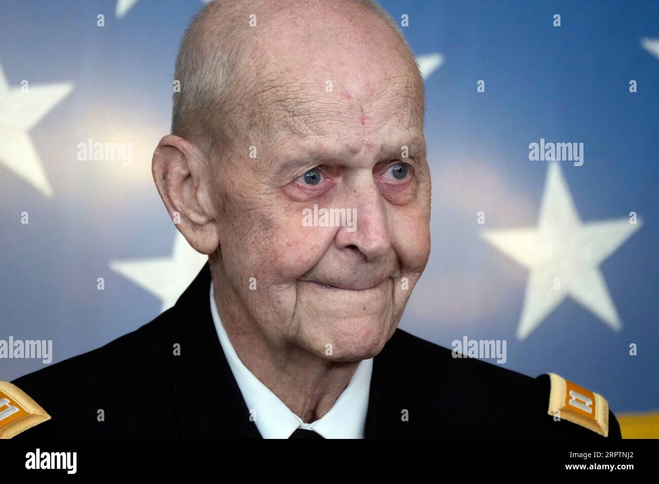 Capt. Larry Taylor, an Army pilot from the Vietnam War who risked his ...