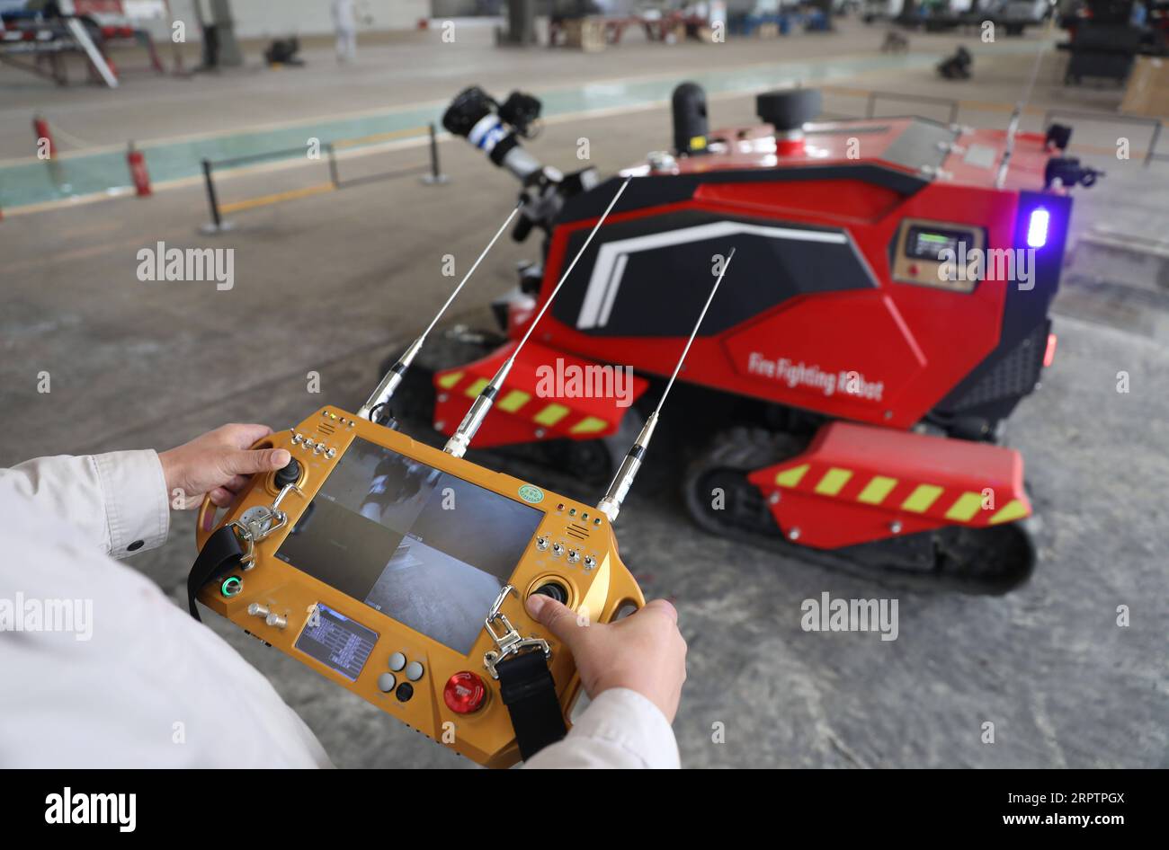 Fire fighting robot hi-res stock photography and images - Alamy