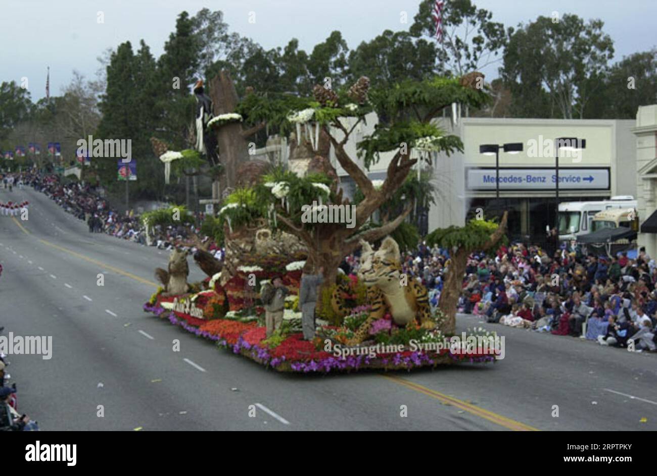 Float at the New Year's Day Tournament of Roses Parade in Pasadena ...