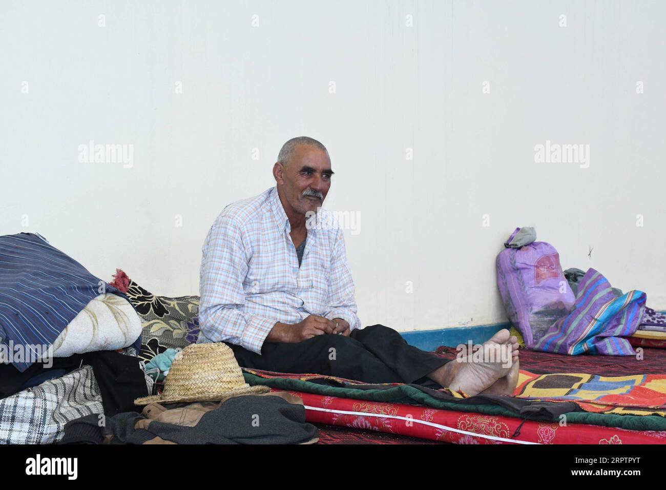 Photo of homeless shelter hi-res stock photography and images - Alamy