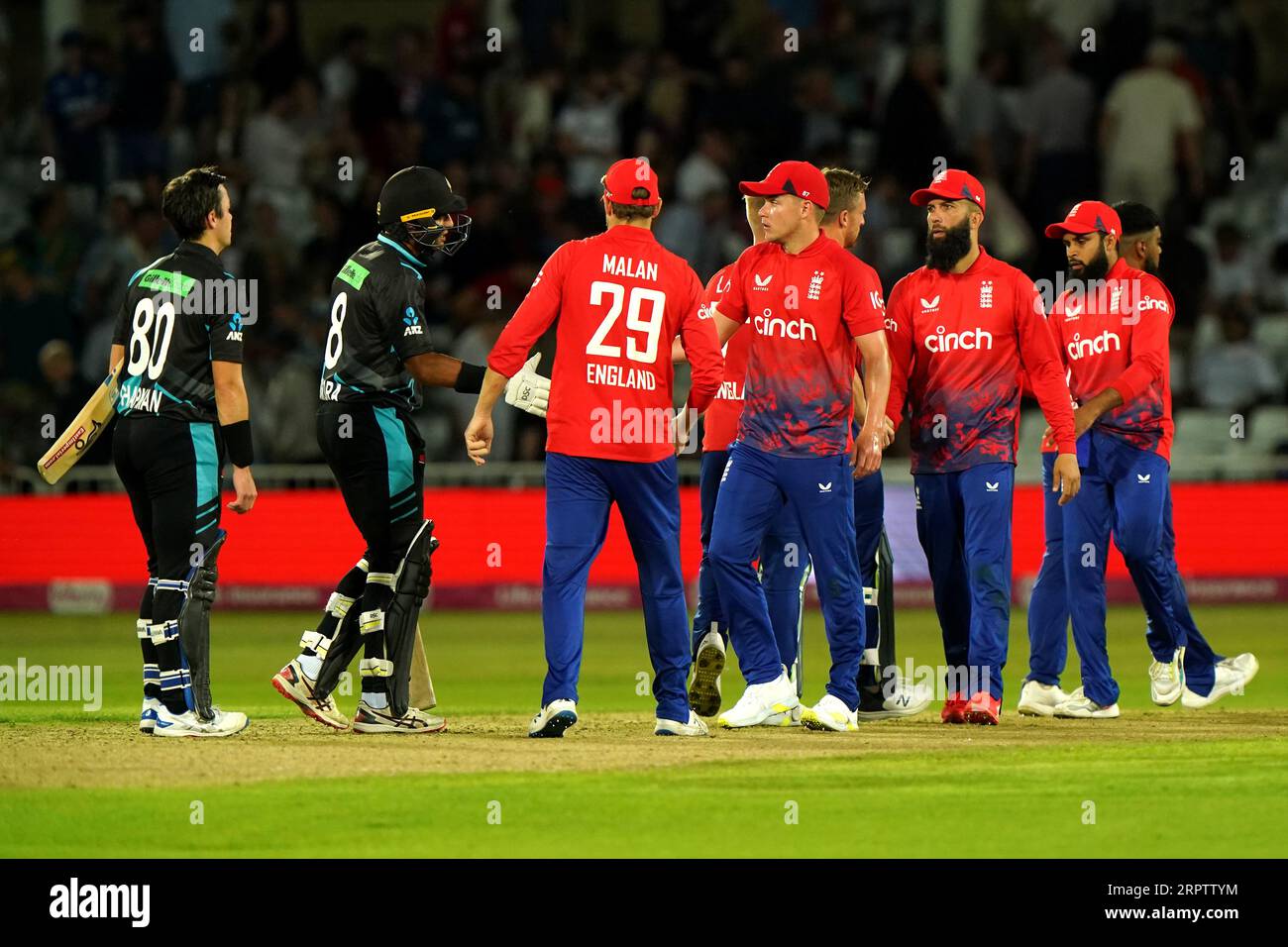 Cricket players shake hands hi-res stock photography and images - Alamy
