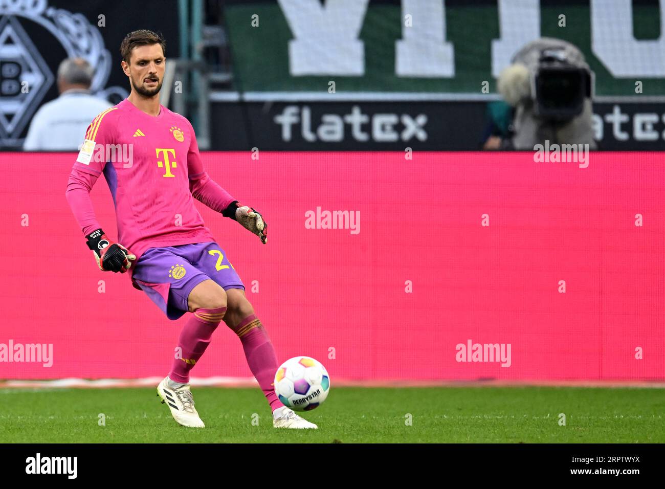 MONCHENGLADBACH - FC Bayern Munchen goalkeeper Sven Ulreich during the ...
