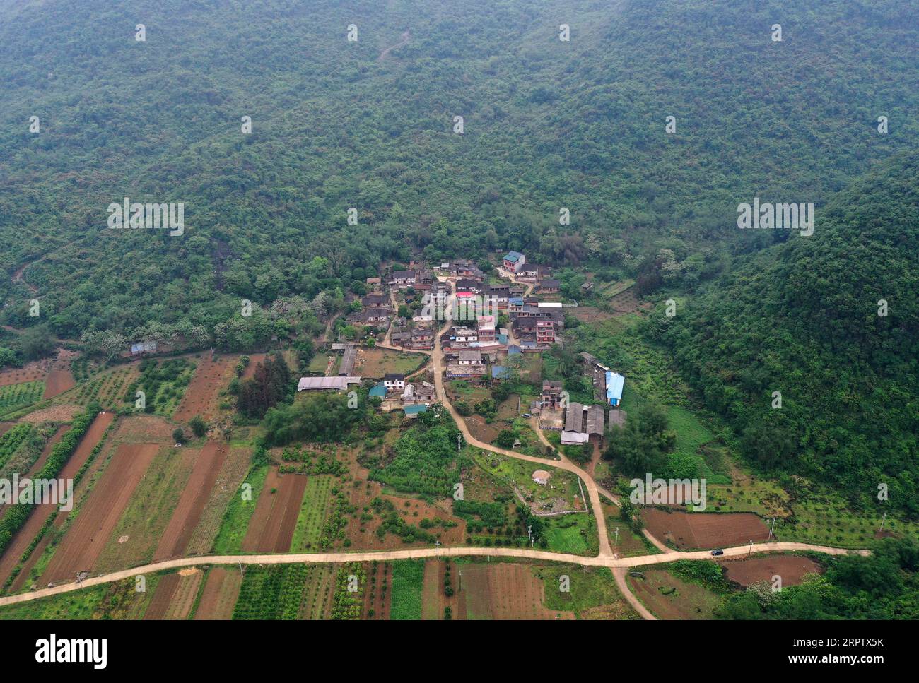 Elderly china 2012 hi-res stock photography and images - Alamy