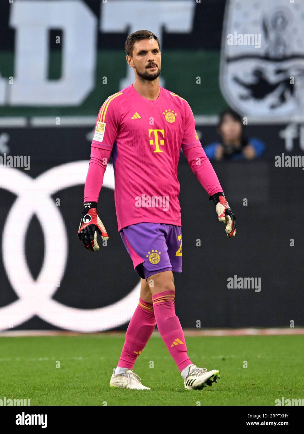 MONCHENGLADBACH - FC Bayern Munchen goalkeeper Sven Ulreich during the ...