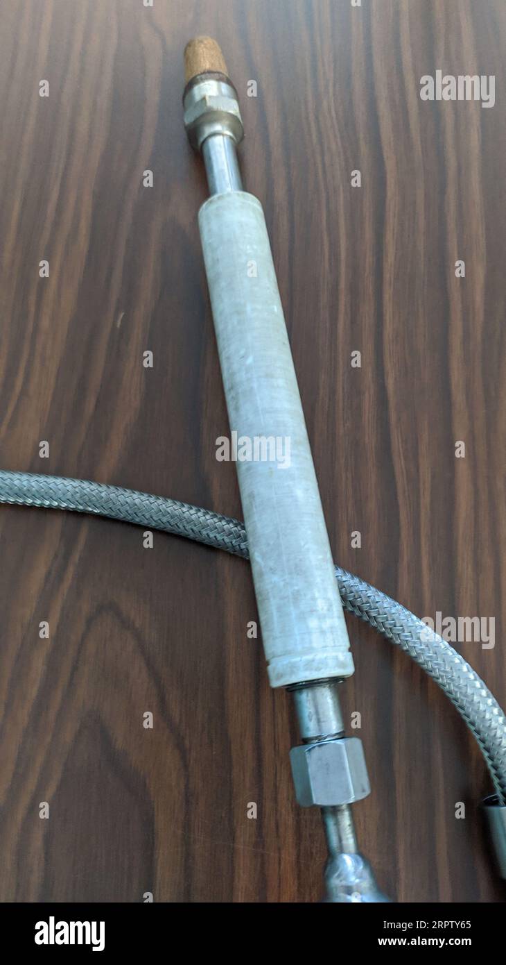 Liquid nitrogen cryogenic tank hi-res stock photography and images - Alamy