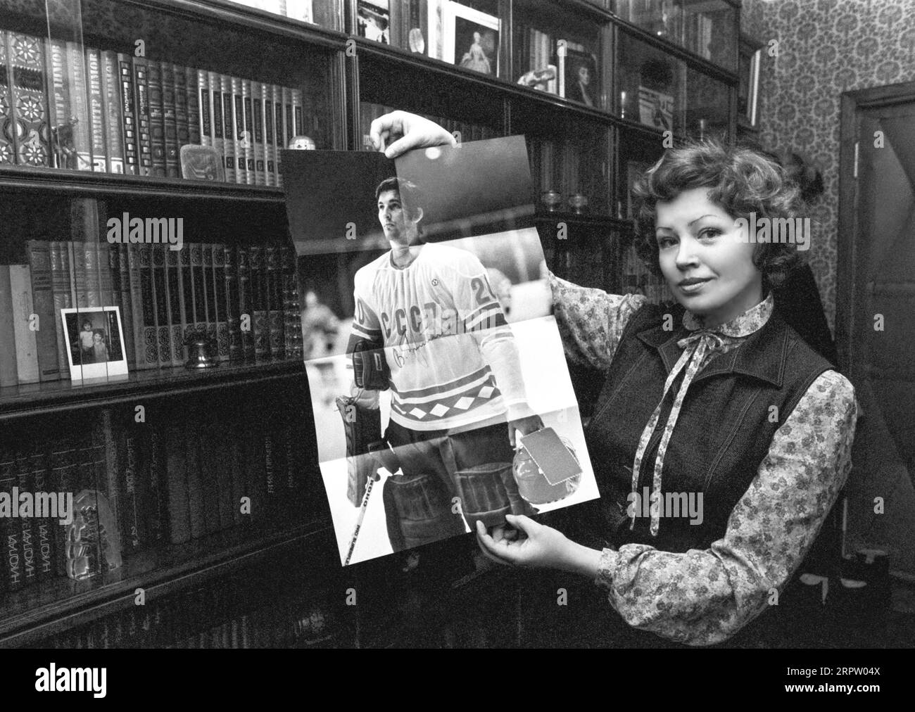 Russian Ice hockey goalie Vladislav Tretiak´s wife Tatiana with a ...