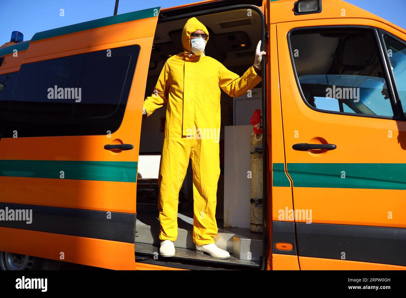 Egypt egyptian ambulance paramedic hi-res stock photography and images ...