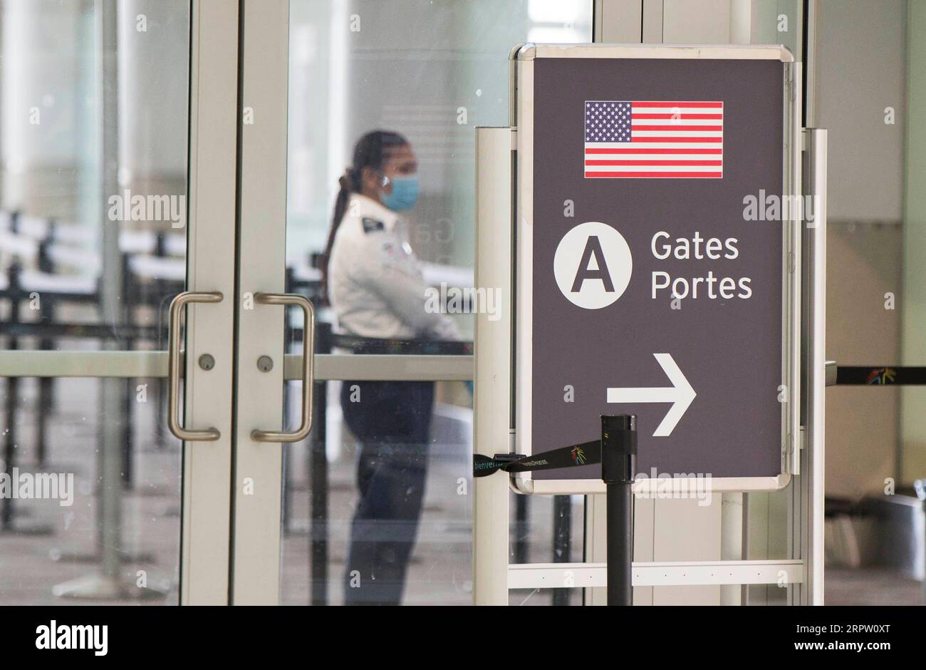 Canada airport security check hi-res stock photography and images - Alamy