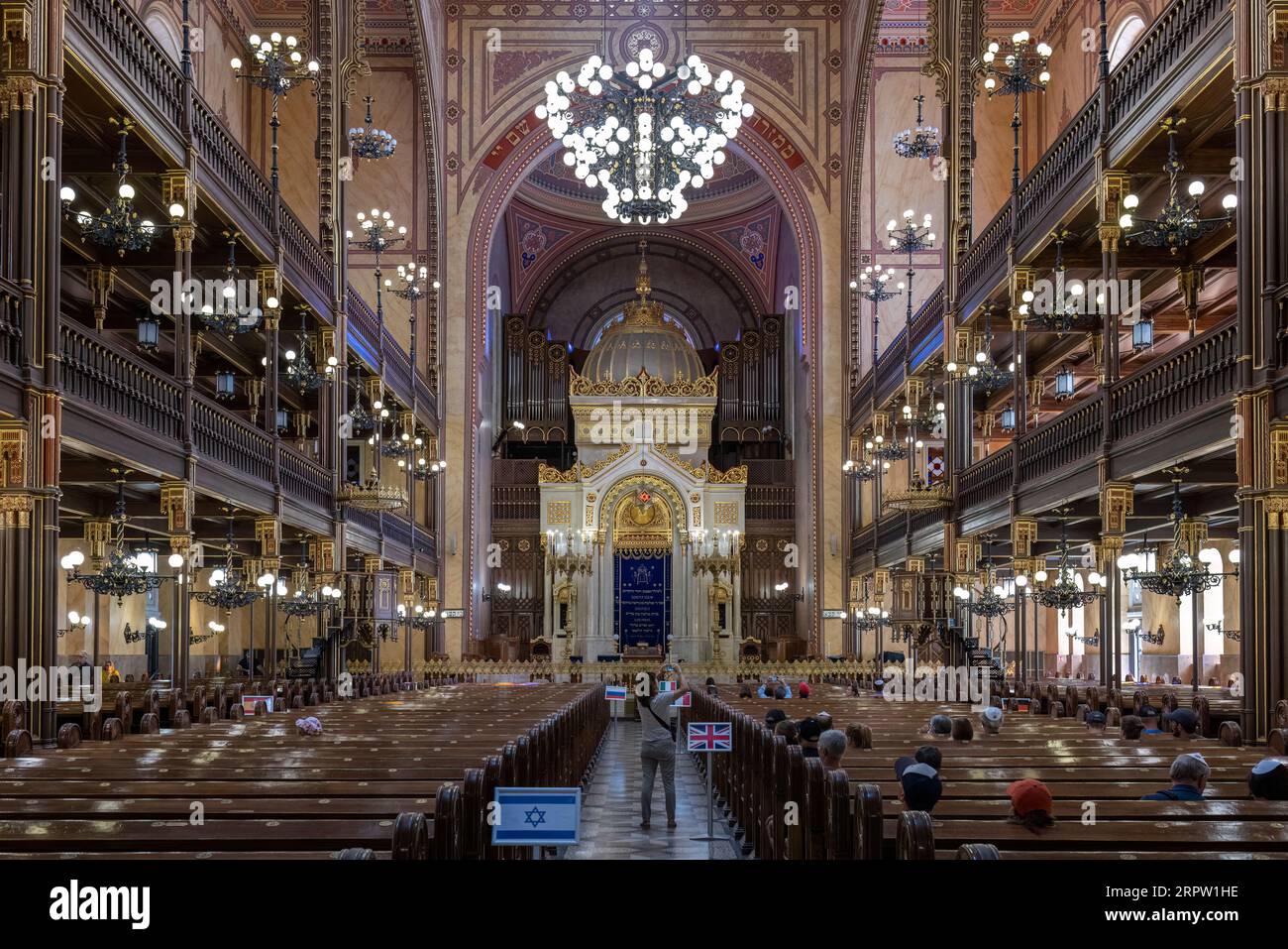 Interior of the great synagogue in Budapest Stock Photo - Alamy
