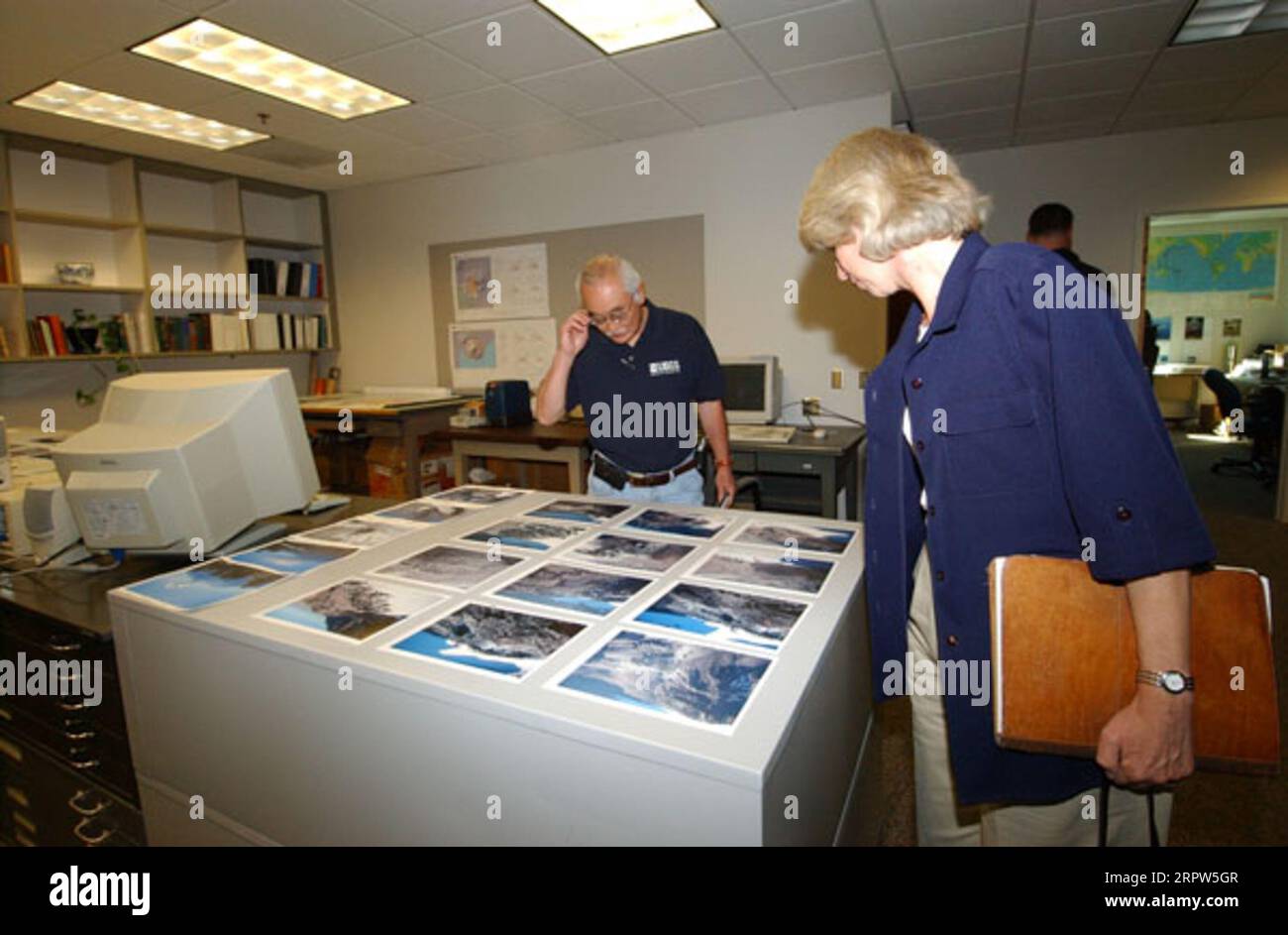 Visit of Secretary Gale Norton to the U.S. Geological Survey's Cascades ...