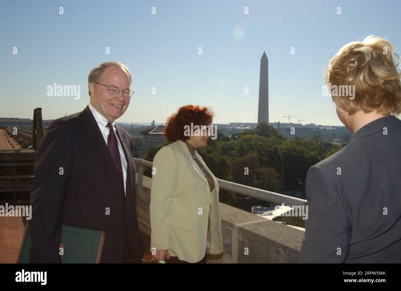 Iraq Minister of Environment, Mishkat Al Moumin, center, receiving ...