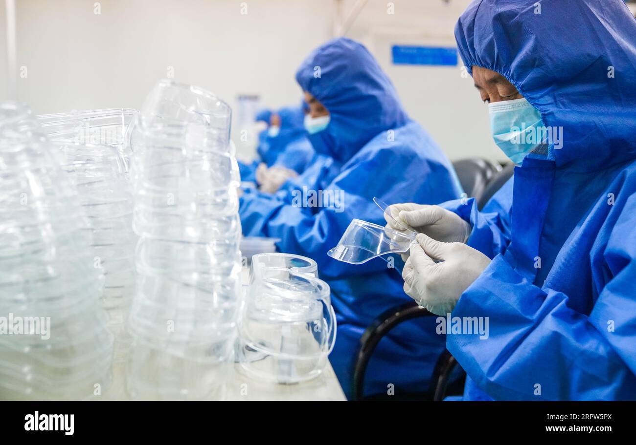 Gogles production hi-res stock photography and images - Alamy