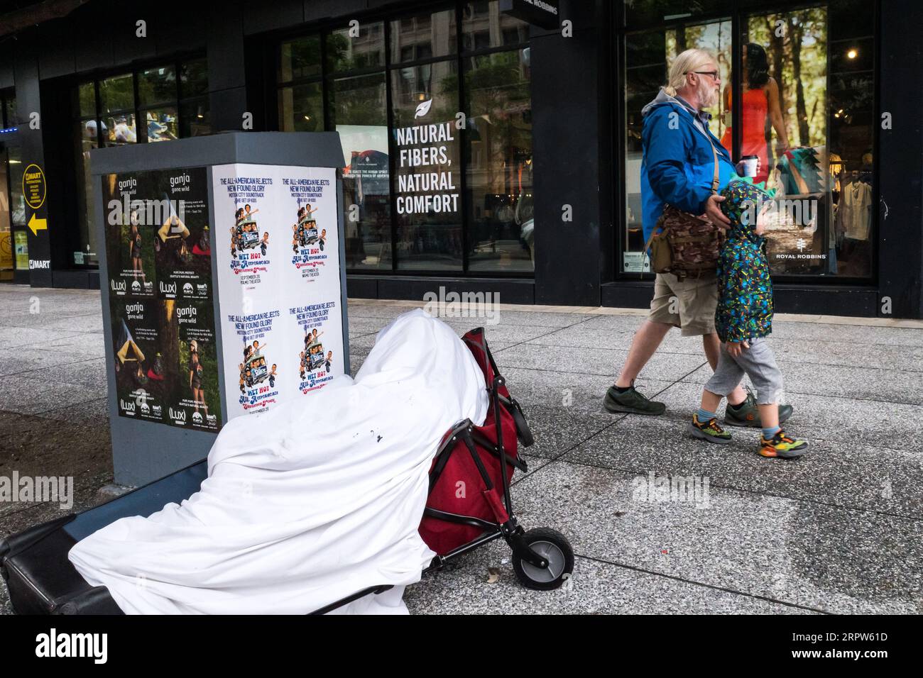 Wealth gap hi-res stock photography and images - Alamy