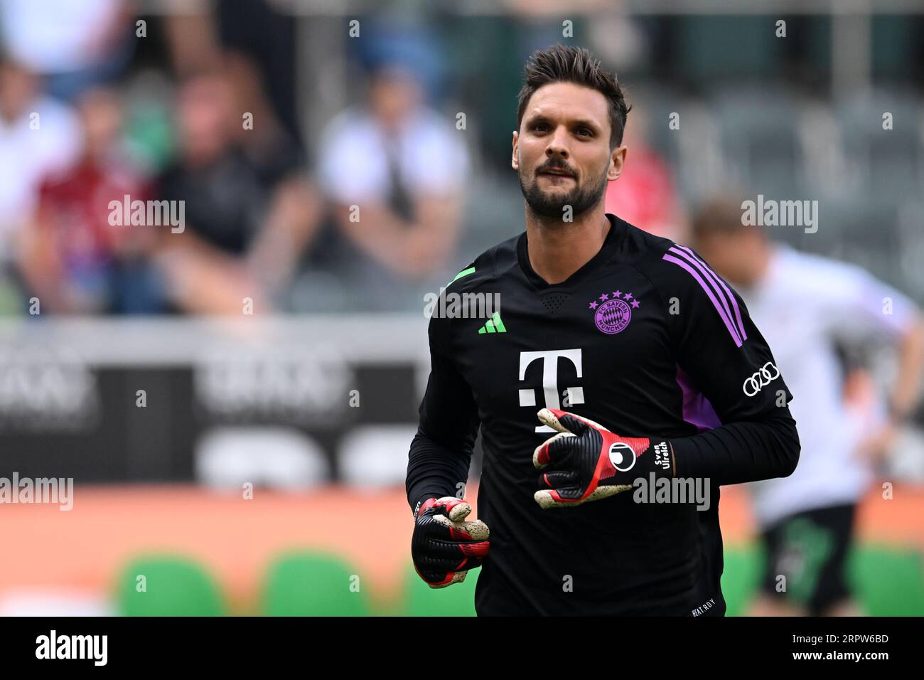 MONCHENGLADBACH - FC Bayern Munchen goalkeeper Sven Ulreich during the ...