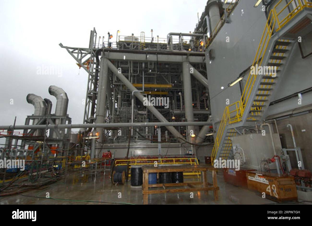 Components of the world's largest offshore oil platform, newly ...