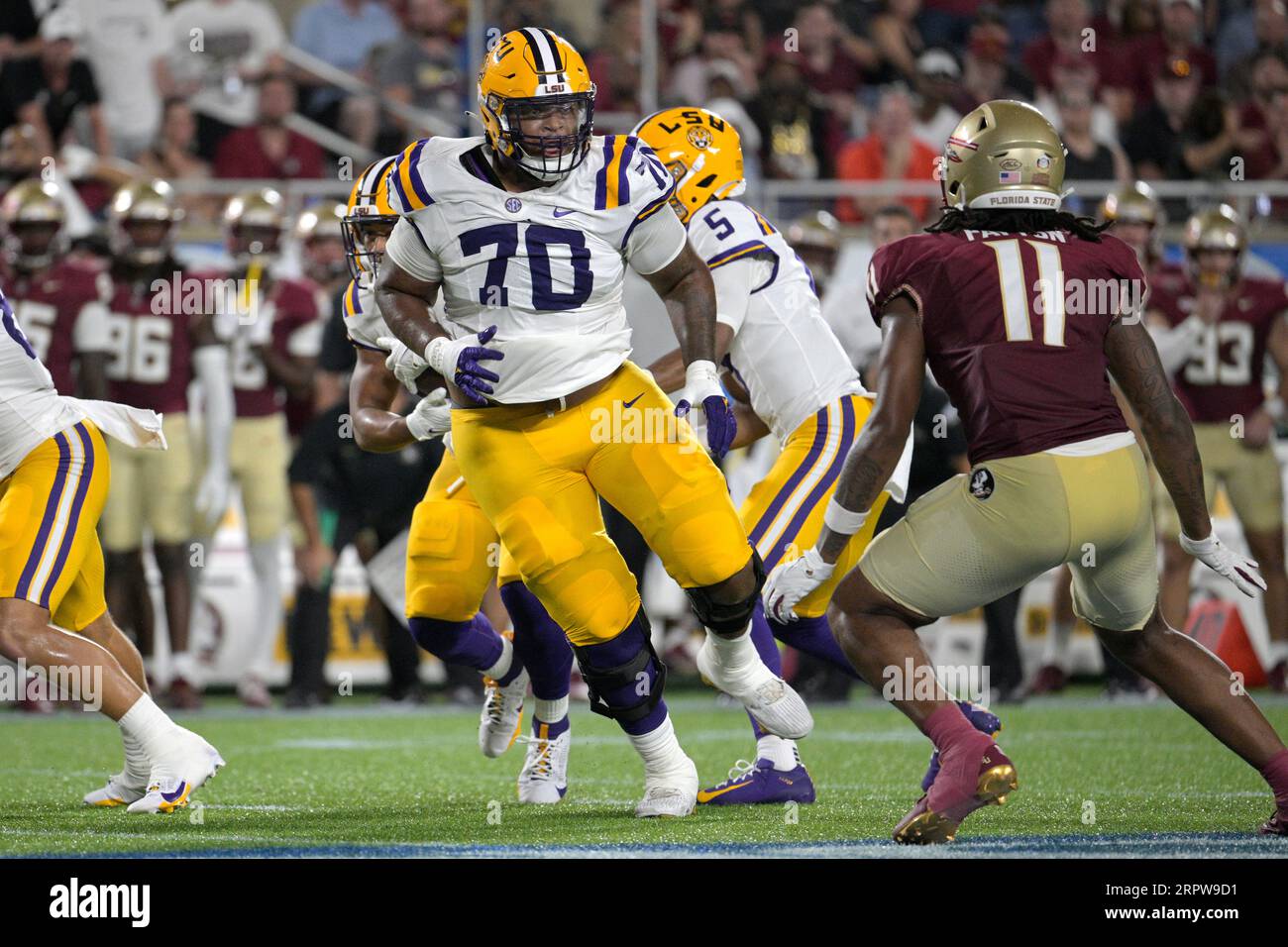 LSU offensive lineman Miles Frazier (70) sets up to block in front of ...