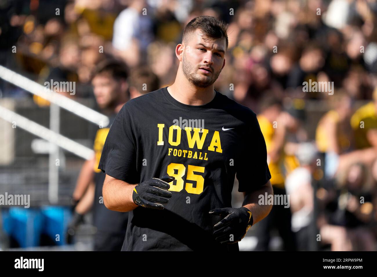 Iowa tight end Luke Lachey runs on the field before an NCAA college ...